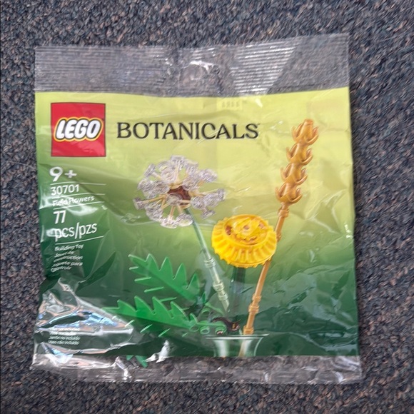 Lego | Toys | New Lego Botanicals Floral Display Set 77 Pieces | Poshmark